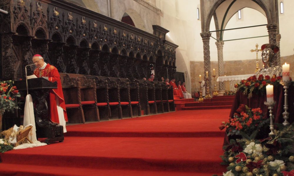 OPROŠTAJNI GOVOR VJERNICIMA Umirovljeni nadbiskup Puljić: “Ostajem tu ...