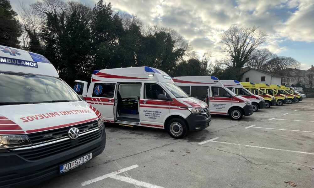 (FOTO) OBNOVA VOZNOG PARKA / Zavodu za hitnu medicinu pristiglo osam ... (FOTO) OBNOVA VOZNOG PARKA / Zavodu za hitnu medicinu pristiglo osam ...