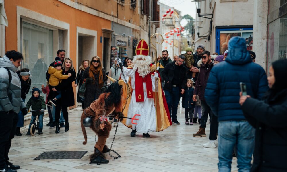 FOTOGALERIJA / Promenada sv. Nikole na zadarskom Adventu – Z NET