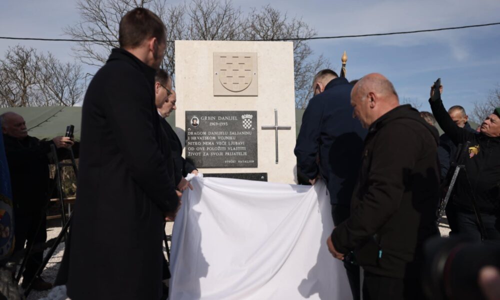 BATURI, PRIDRAGA / Otkriven spomenik poginulim braniteljima Grbinu i ...