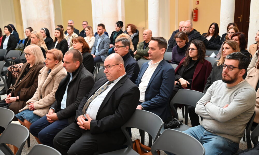 (FOTO) MISA NA DAN SVEUČILIŠTA U ZADRU / Nadbiskup: “U mladima je ...