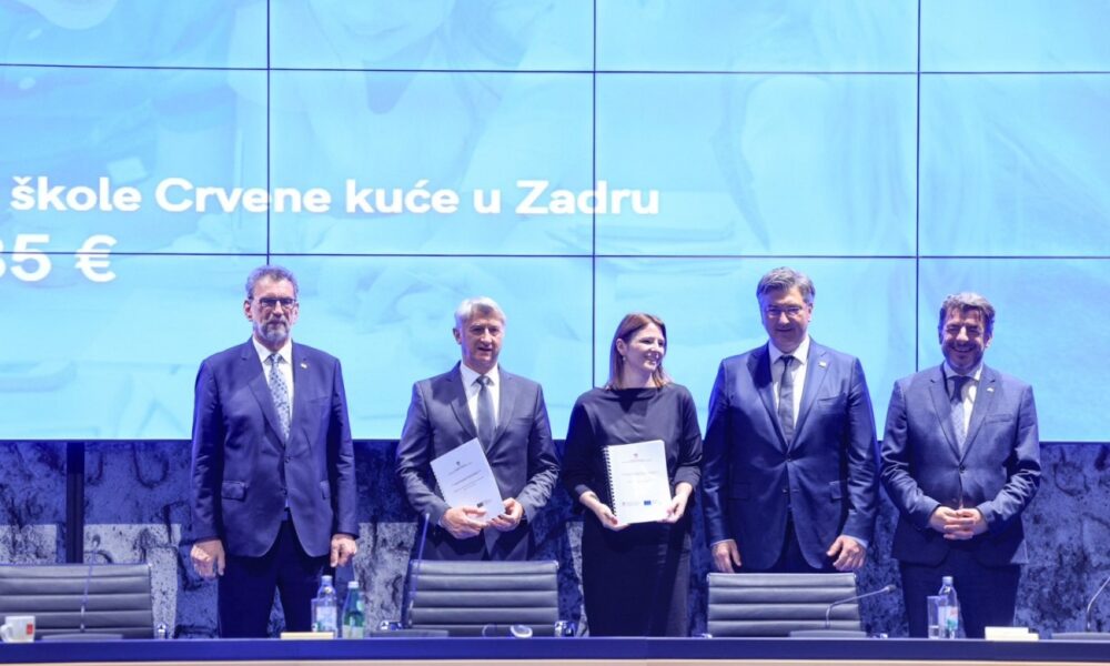 Plenković uručio ugovor: OŠ Stankovci dobiva modernu sportsku dvoranu ...