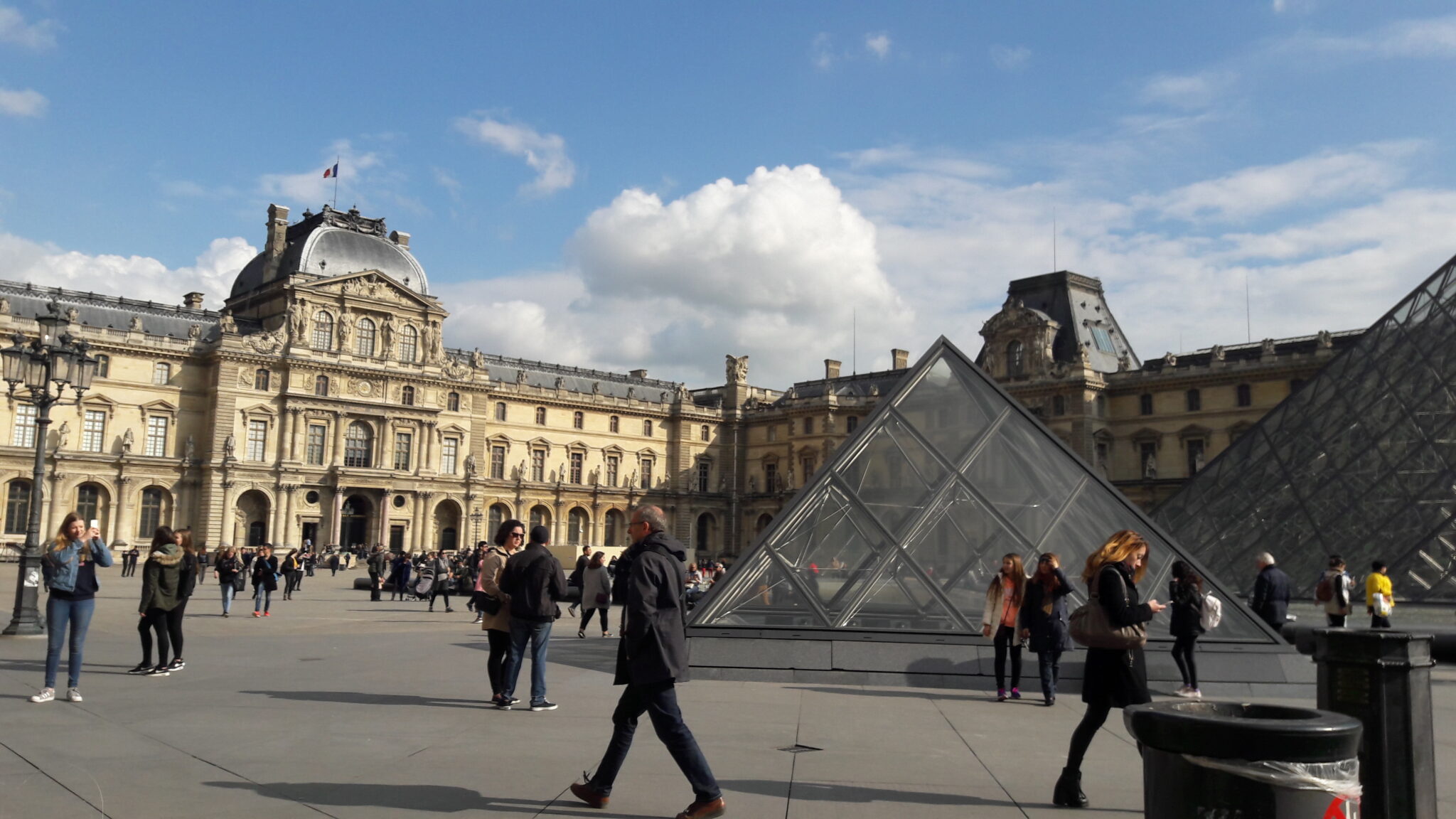 Čini se da se Louvre raspada – Z NET